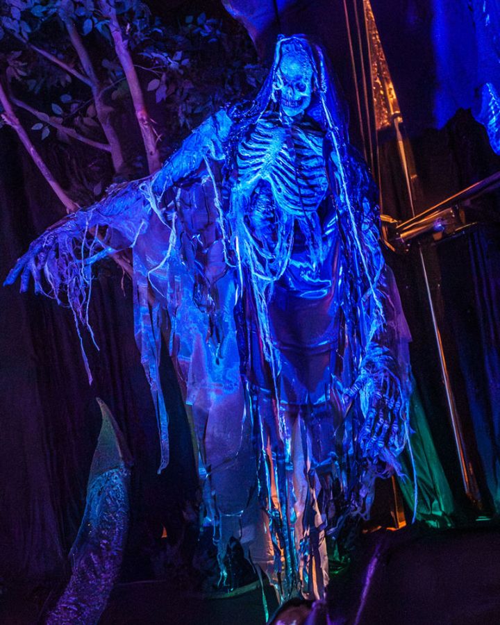 Flying Phantoms Static ⋆ Scare Factory